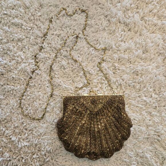 La Regale | Bags | Vintage La Regale Gold Bead Clam Shell Bag Purse ...